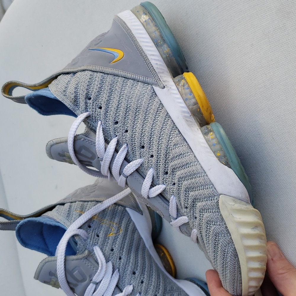 Nike Lebron James King Lion Men's Shoes - Gem